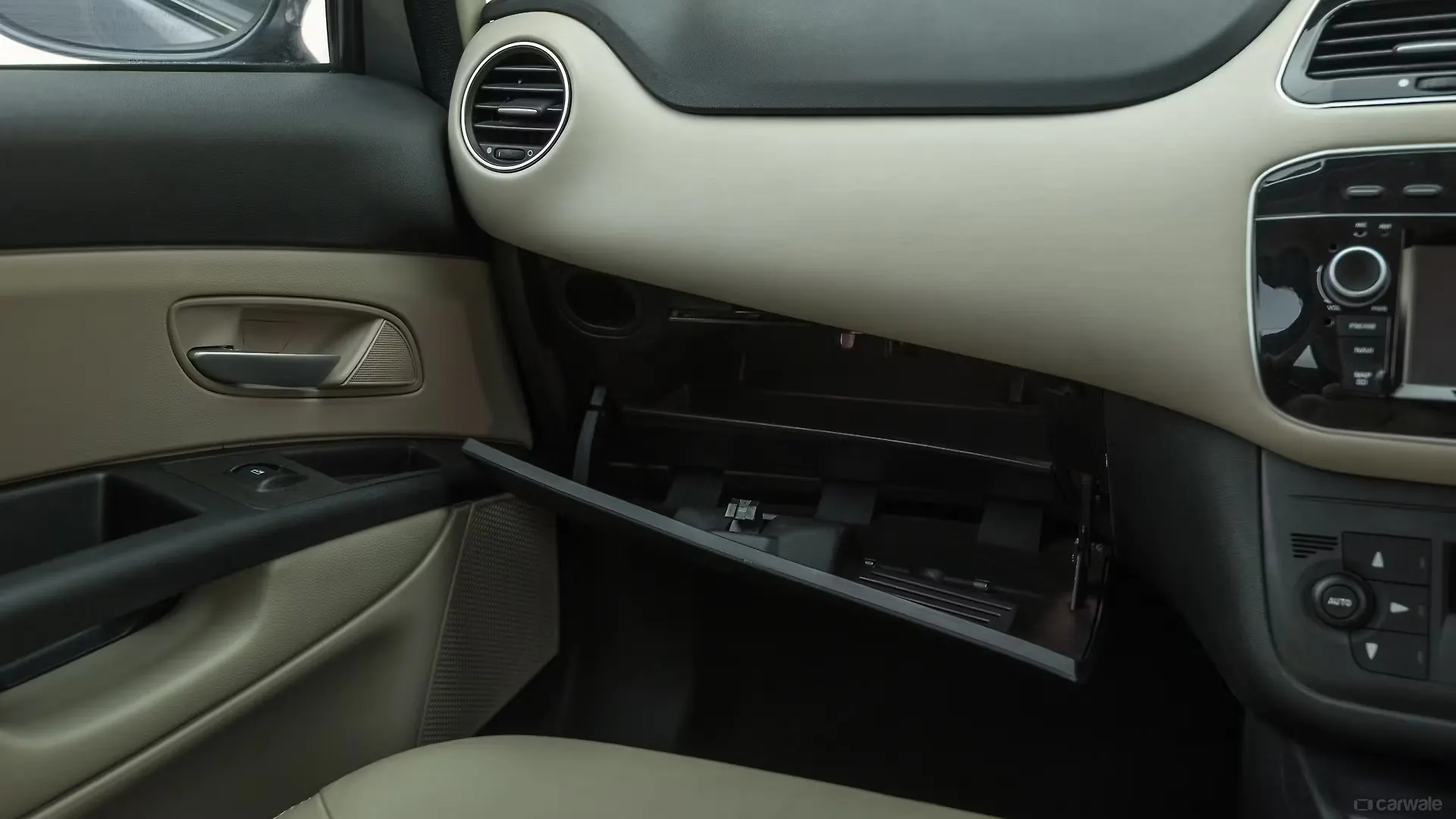 Linea Interior Image, Linea Photos in India - CarWale