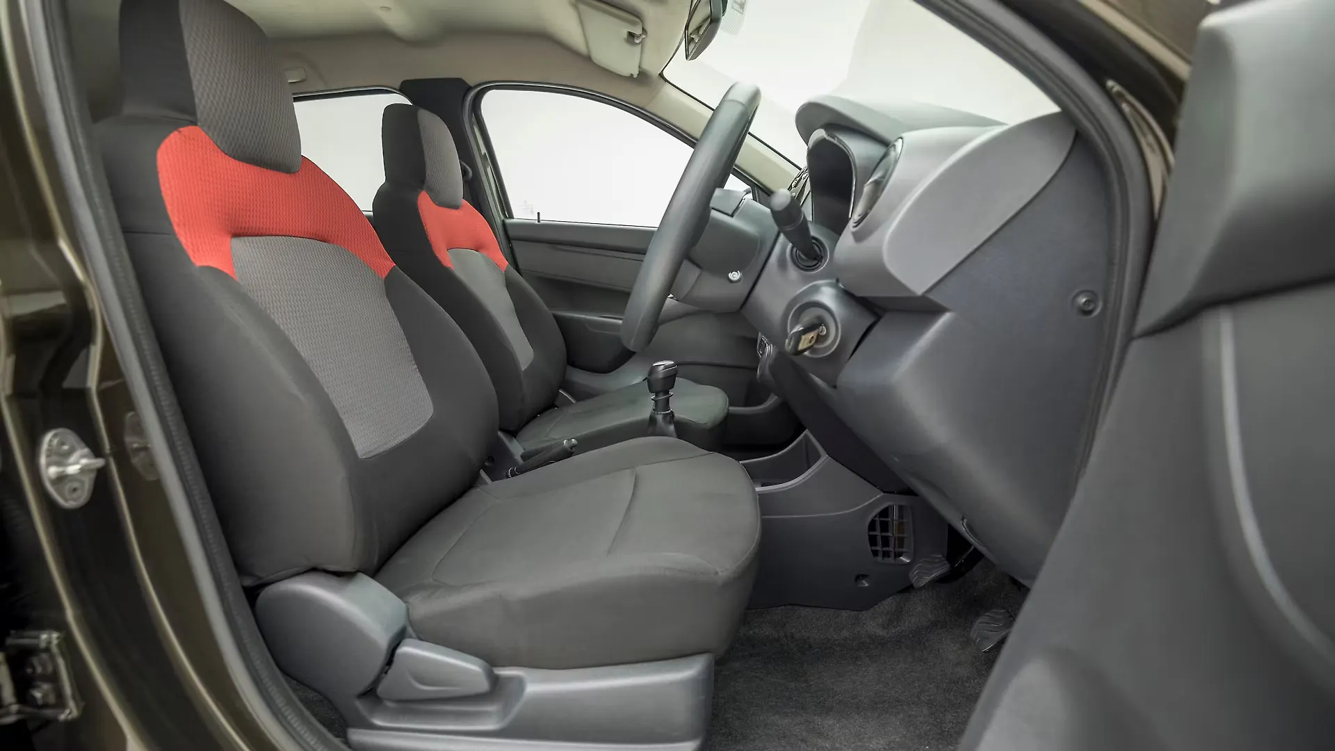 Kwid [2015-2019] Interior Image, Kwid [2015-2019] Photos in India - CarWale