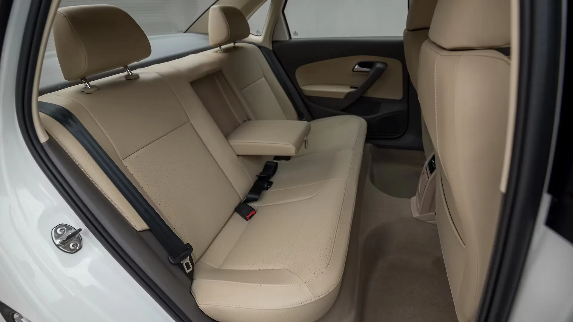 Vento [2015-2019] Rear Seat Space Image, Vento [2015-2019] Photos in ...