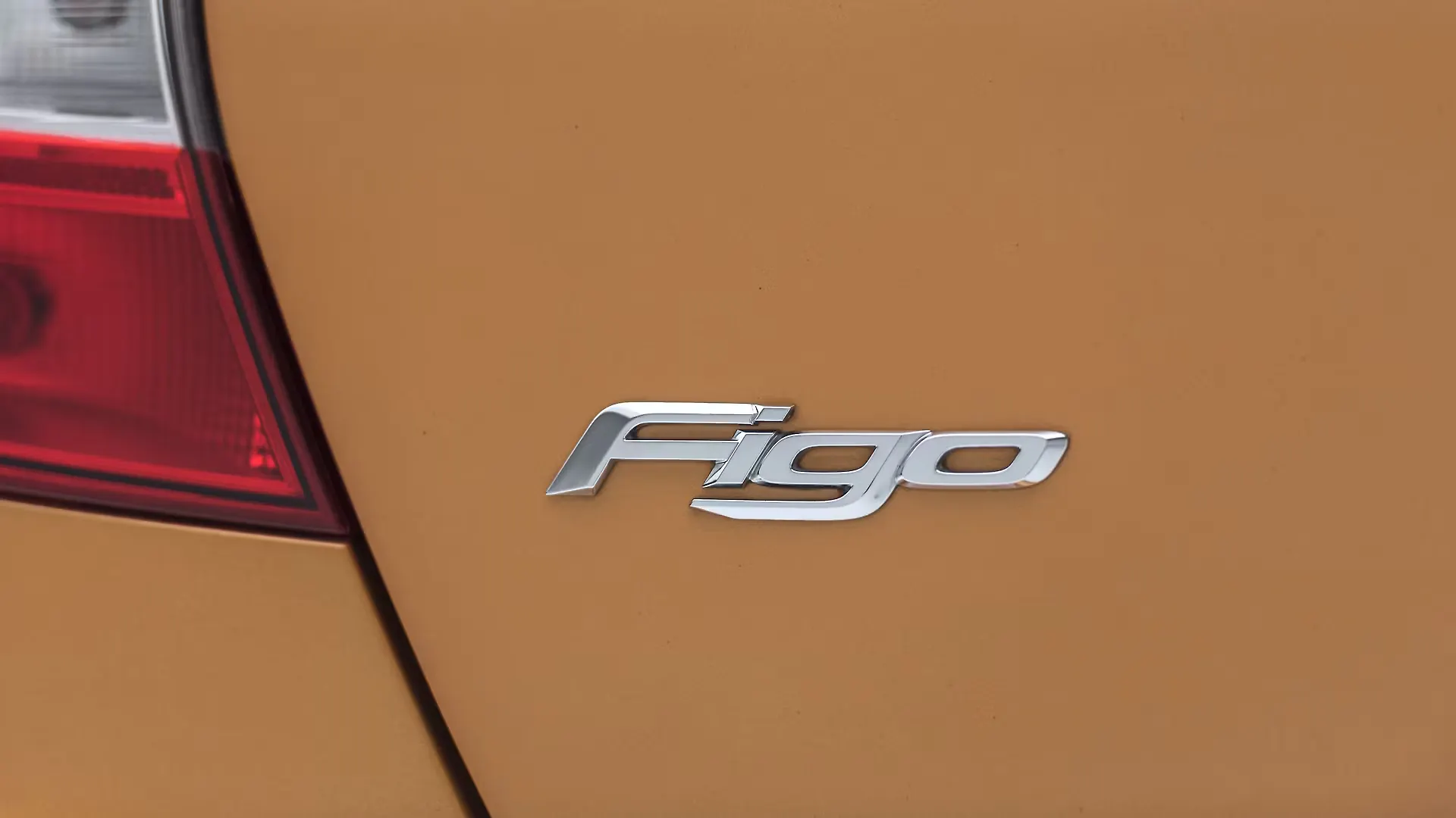 Figo [2015-2019] Badges Image, Figo [2015-2019] Photos in India - CarWale