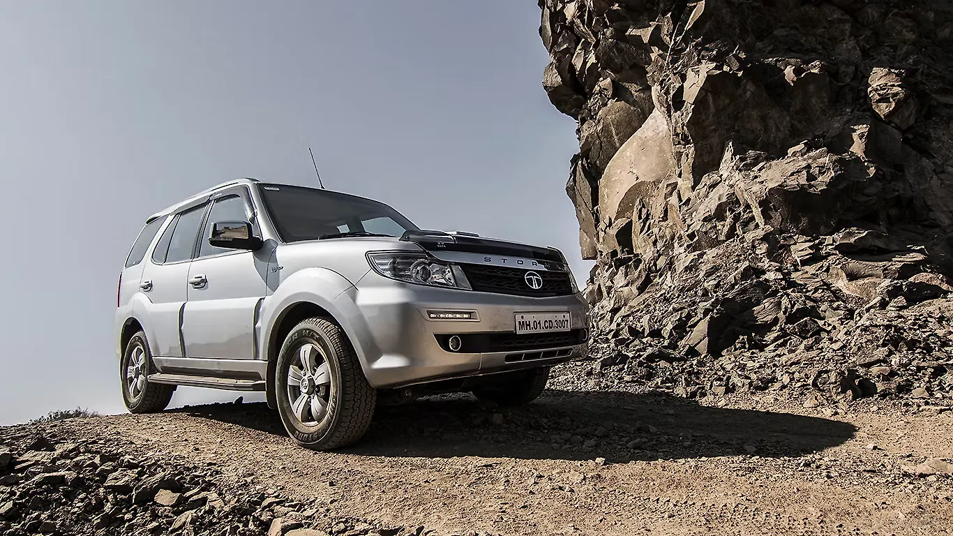 Safari Storme Right Front Three Quarter Image, Safari Storme Photos in ...