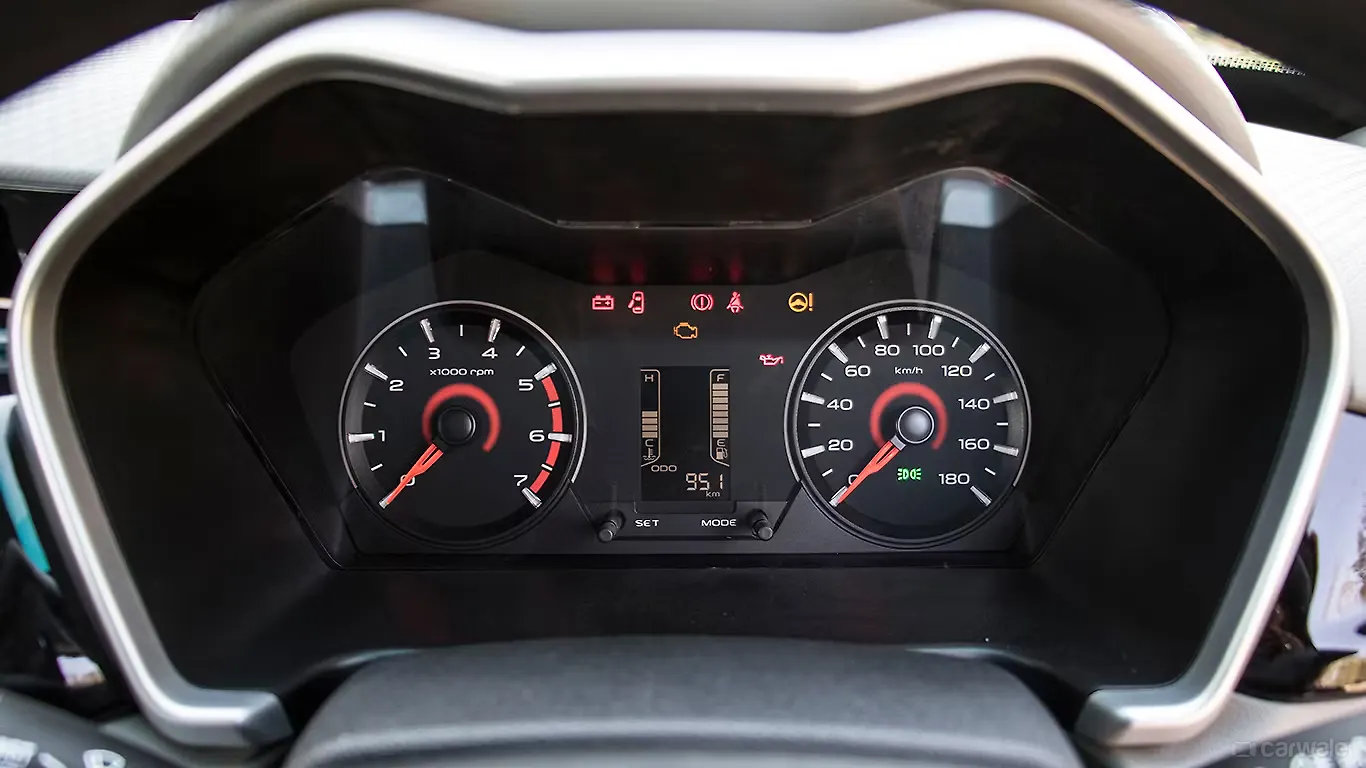 KUV100 [2016-2017] Interior Image, KUV100 [2016-2017] Photos in India ...