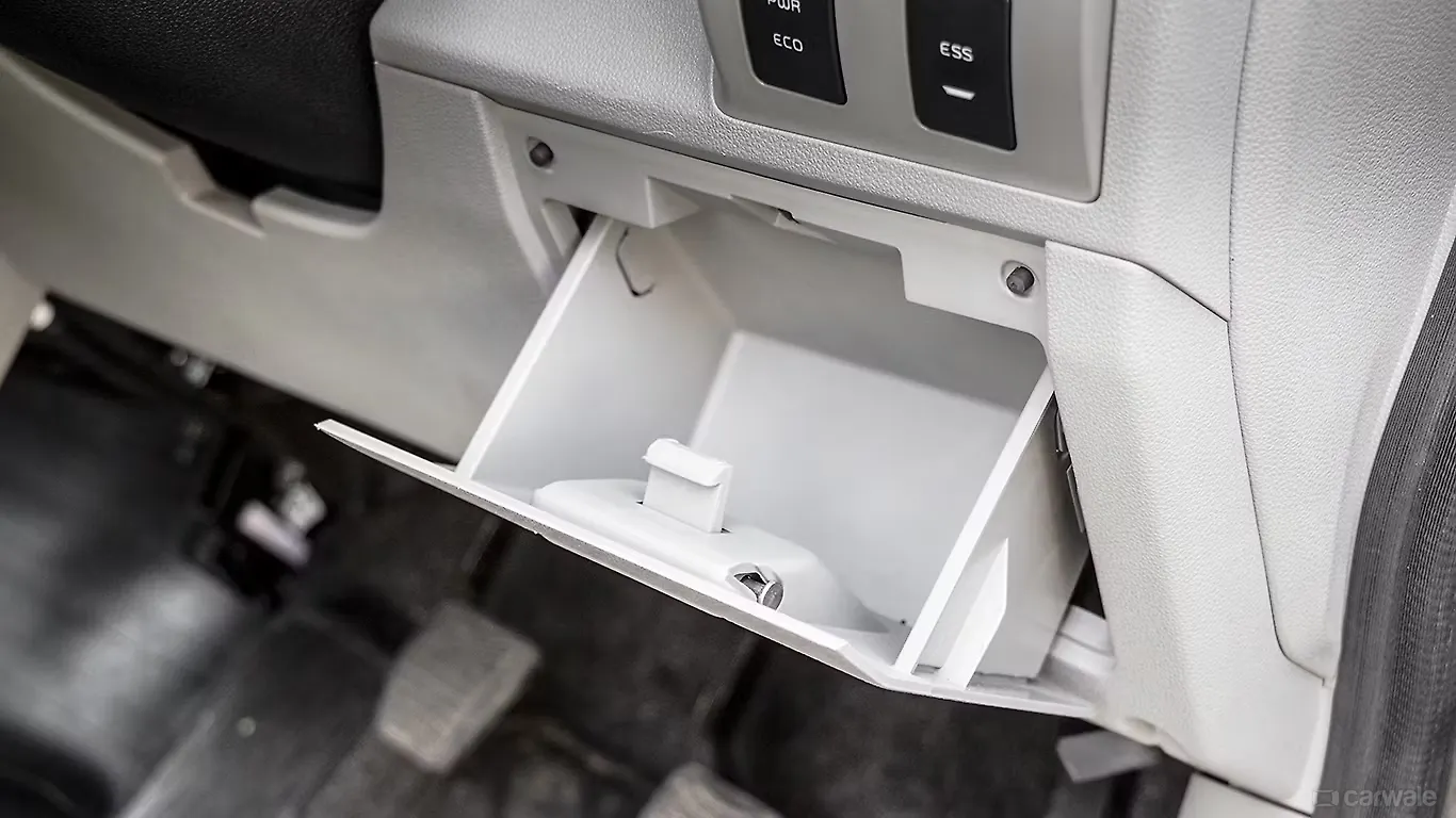 KUV100 [2016-2017] Interior Image, KUV100 [2016-2017] Photos in India ...