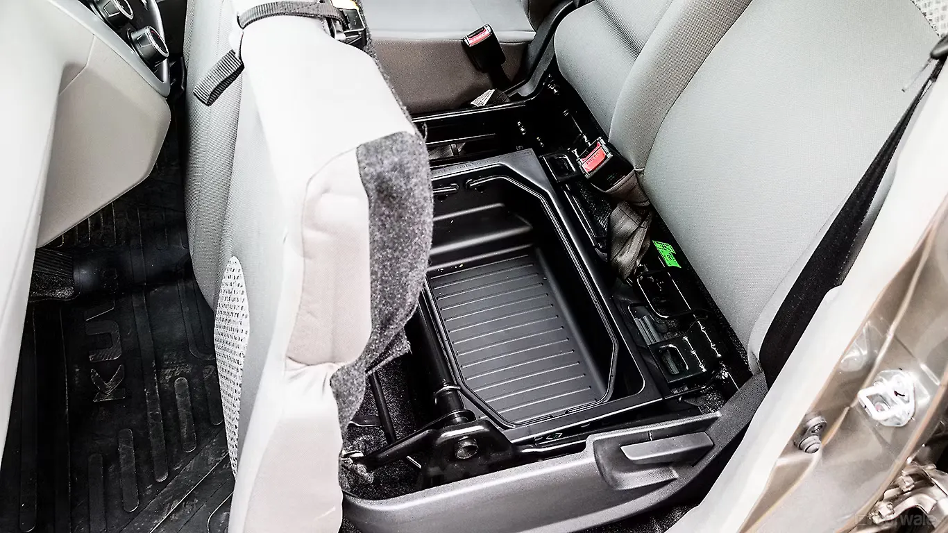 KUV100 [2016-2017] Interior Image, KUV100 [2016-2017] Photos in India ...