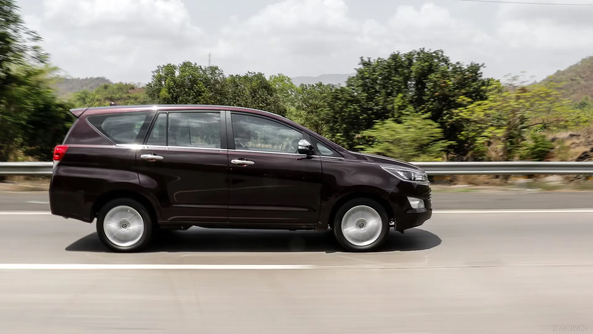 Innova Crysta Driving Image, Innova Crysta Photos in India - CarWale