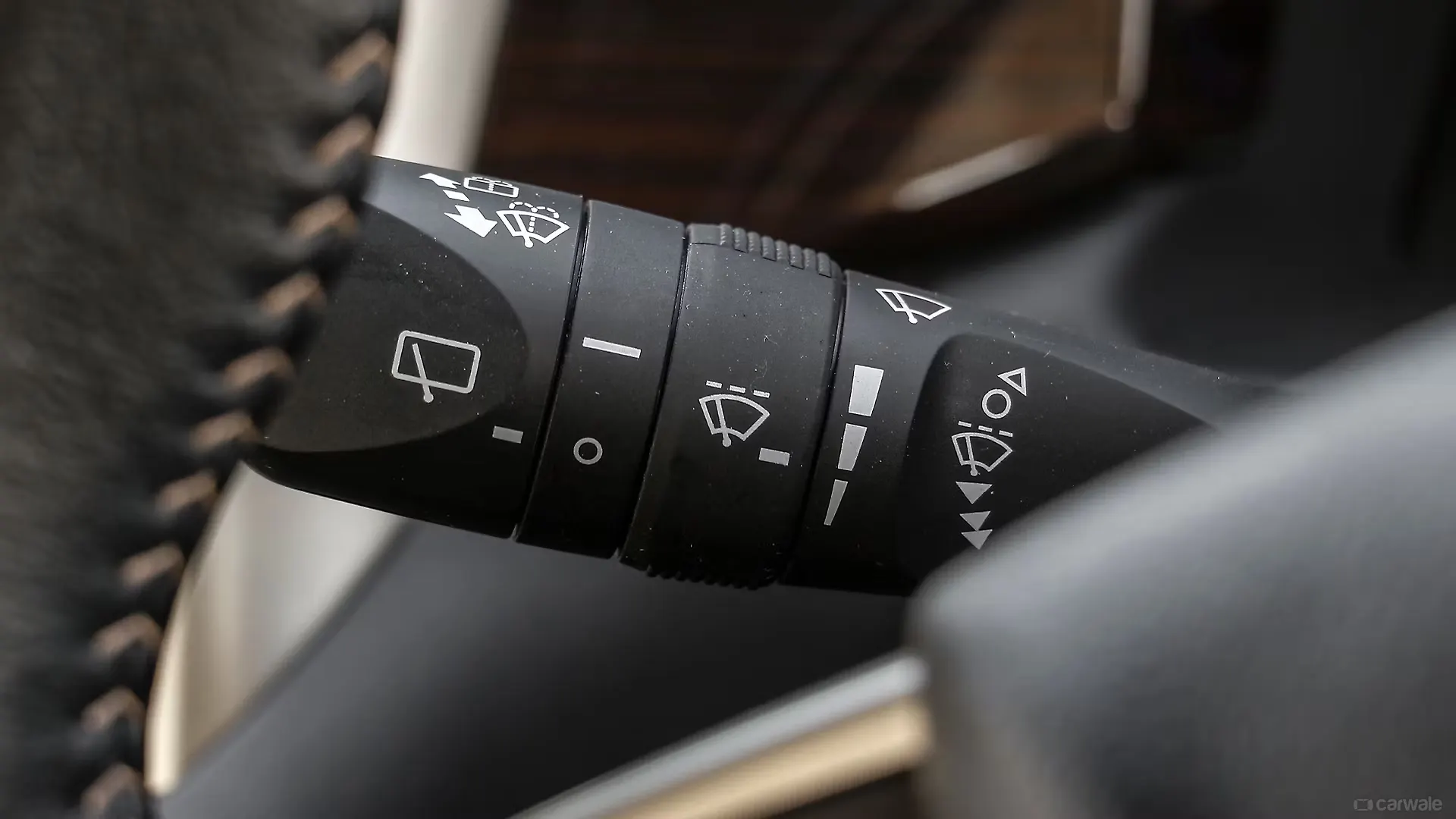 Innova Crysta Steering Wheel Image, Innova Crysta Photos in India - CarWale