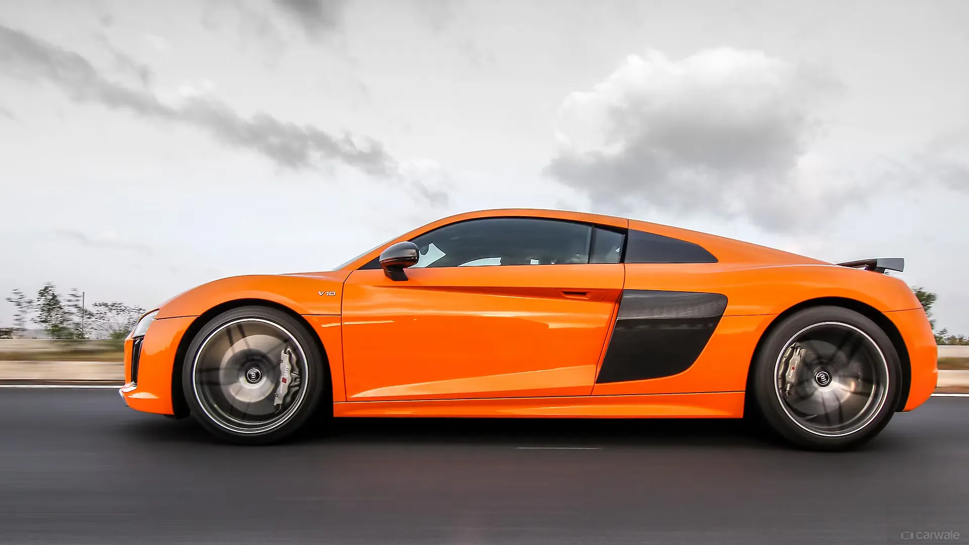 R8 Left Side View Image, R8 Photos in India - CarWale