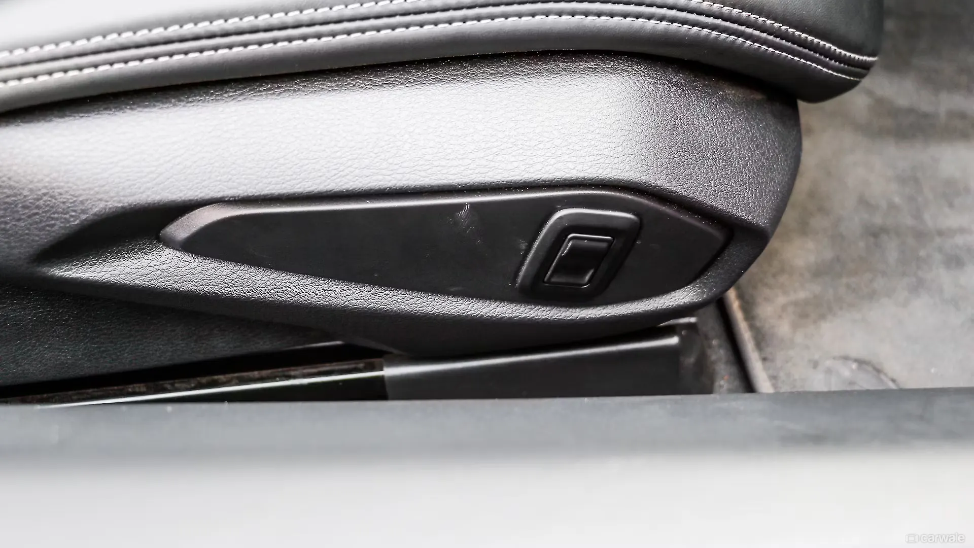 R8 Front-Seats Image, R8 Photos in India - CarWale