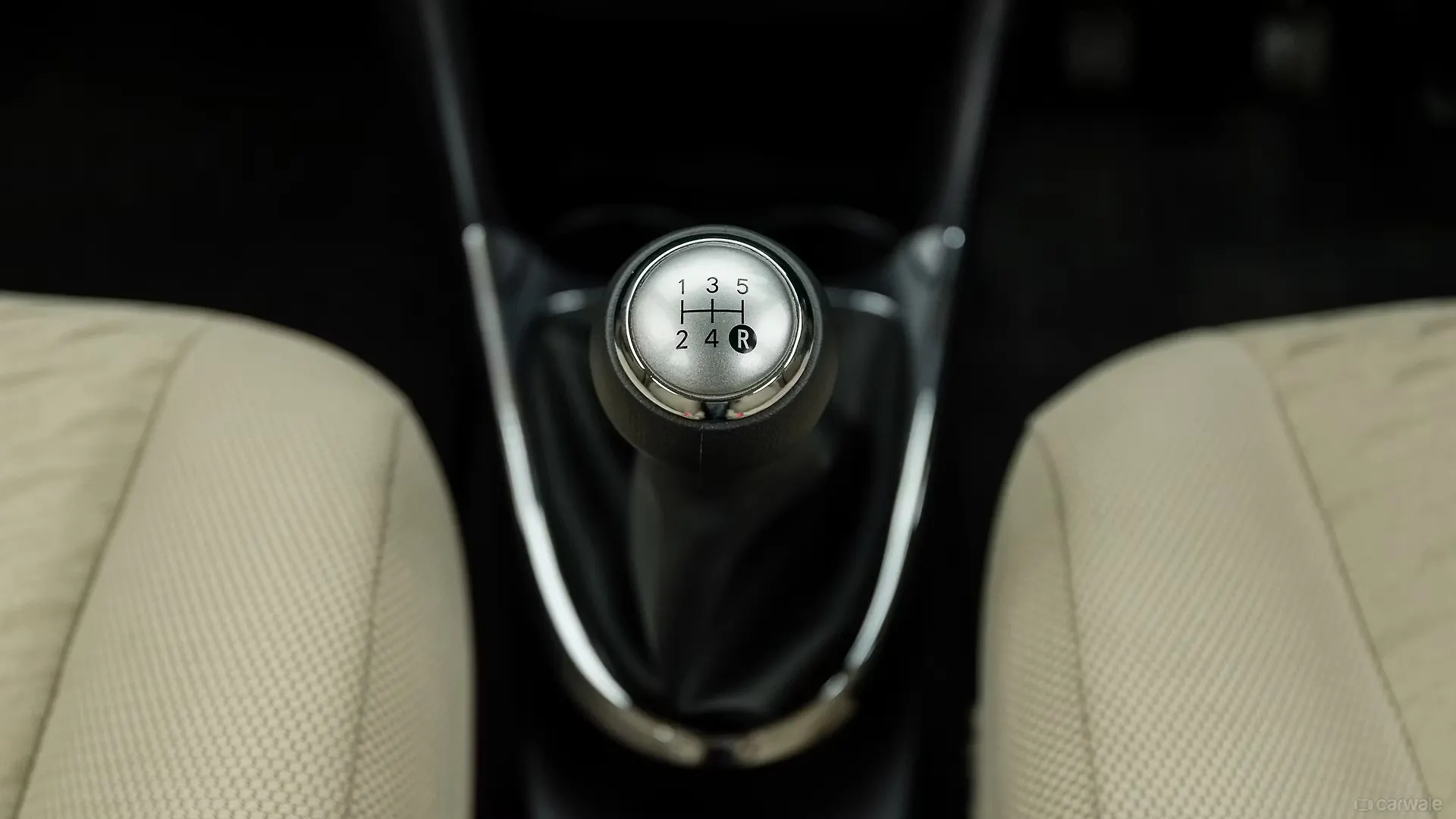 Etios Liva Gear-Lever Image, Etios Liva Photos in India - CarWale