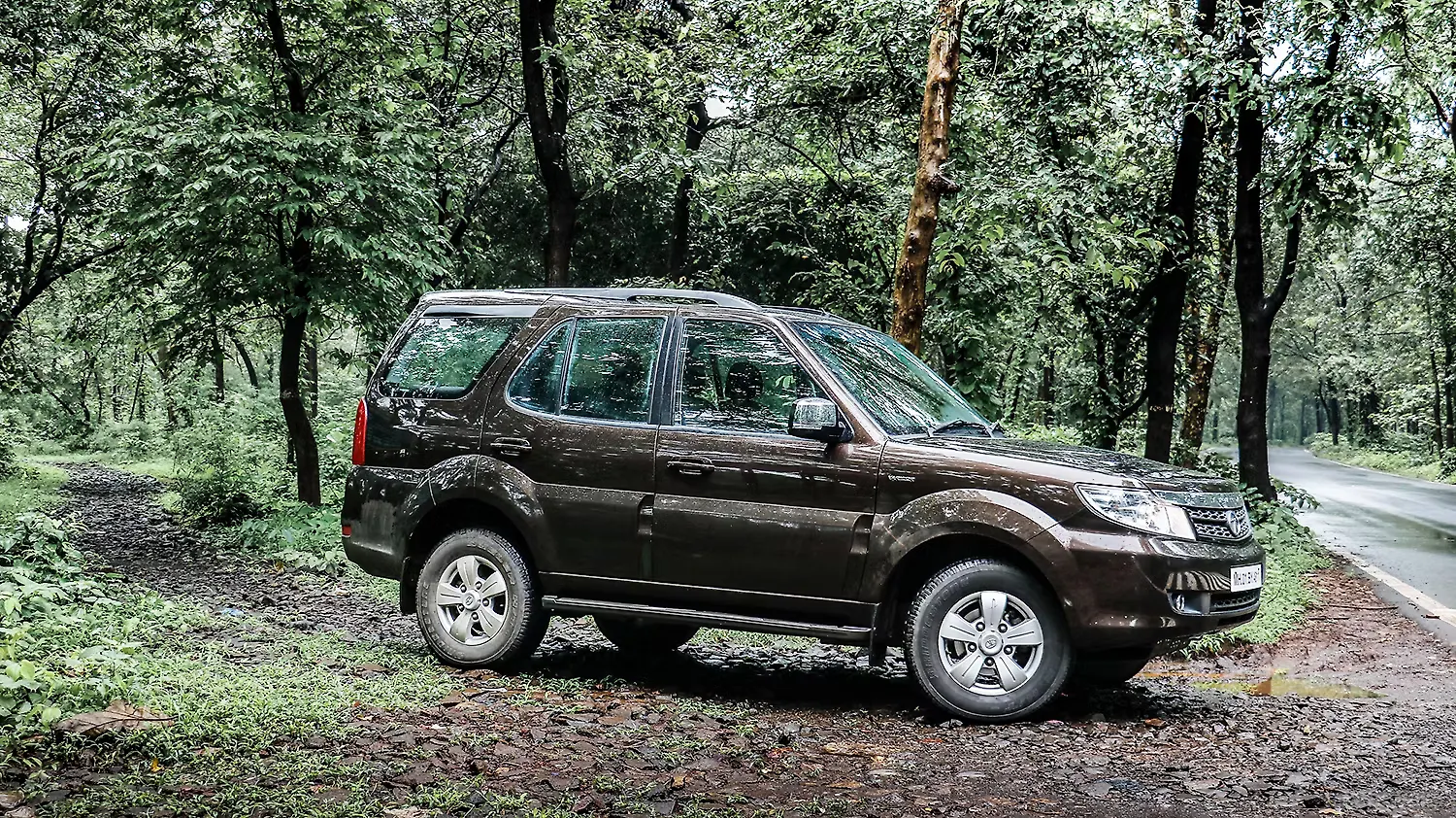 Safari Storme Right Side Image, Safari Storme Photos in India - CarWale