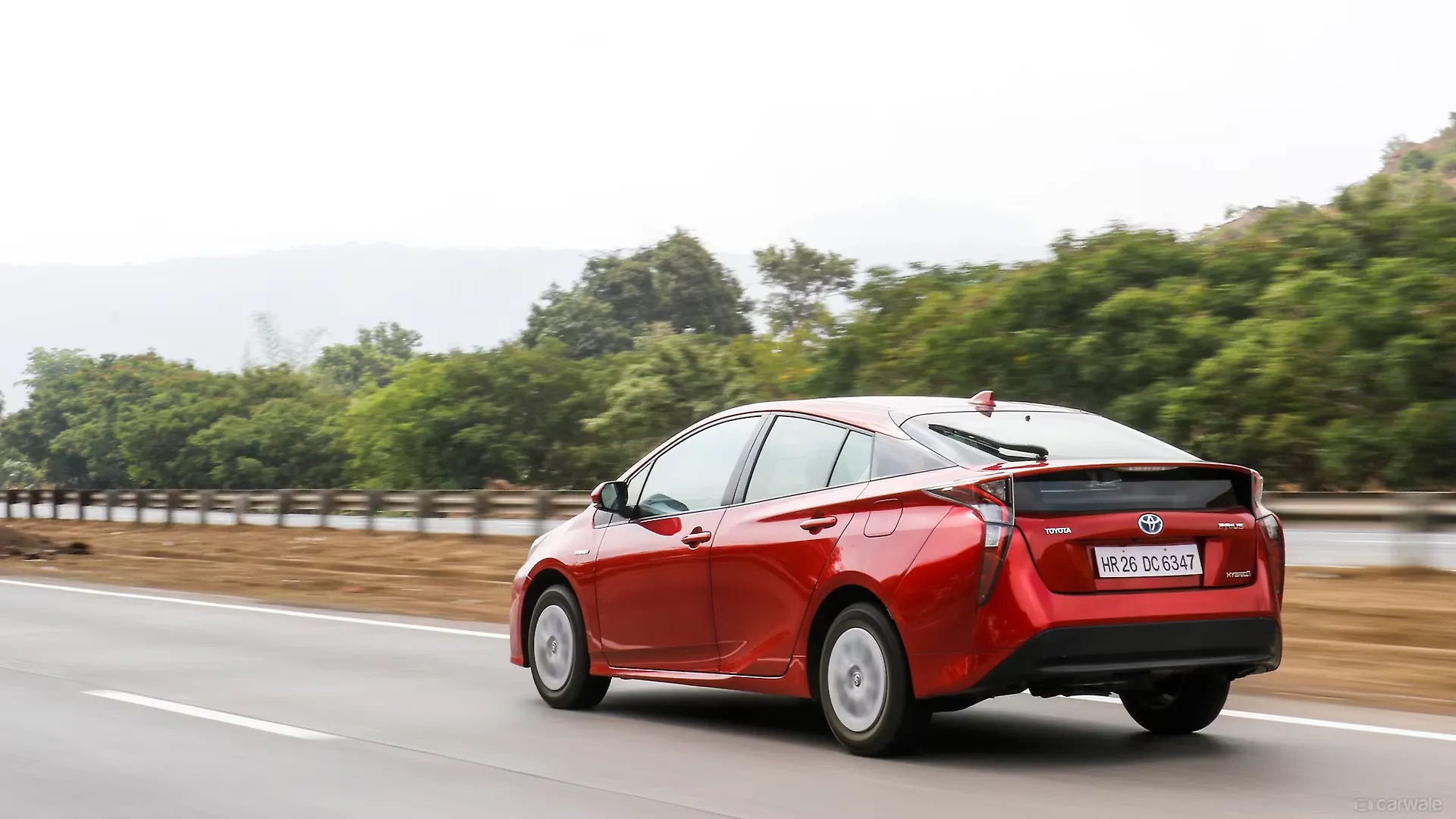 Prius Driving Image, Prius Photos in India - CarWale