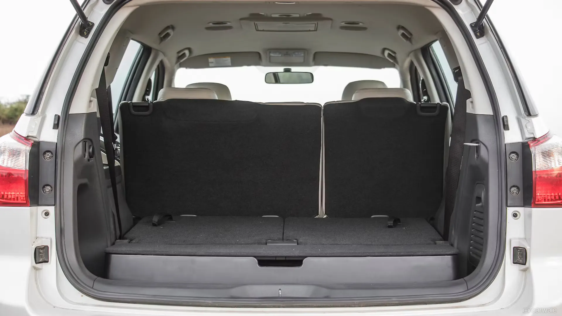 MU-X [2017-2018] Interior Image, MU-X [2017-2018] Photos in India - CarWale