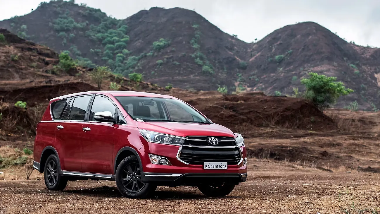 Innova Crysta Front View Image, Innova Crysta Photos in India - CarWale