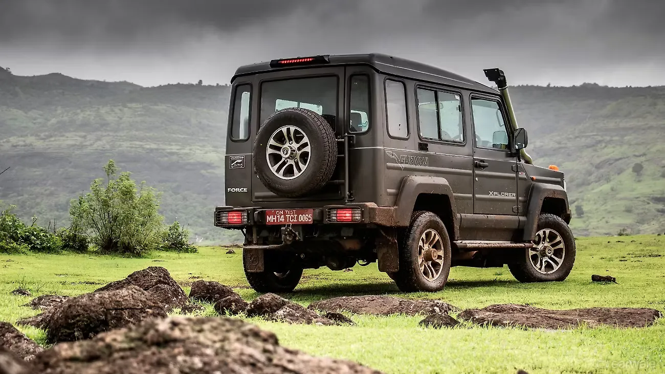 Gurkha Right Rear Three Quarter Image, Gurkha Photos in India - CarWale