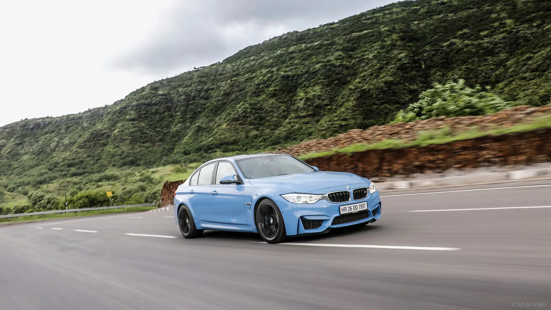 M3 [2013-2018] Exterior Image, M3 [2013-2018] Photos in India - CarWale