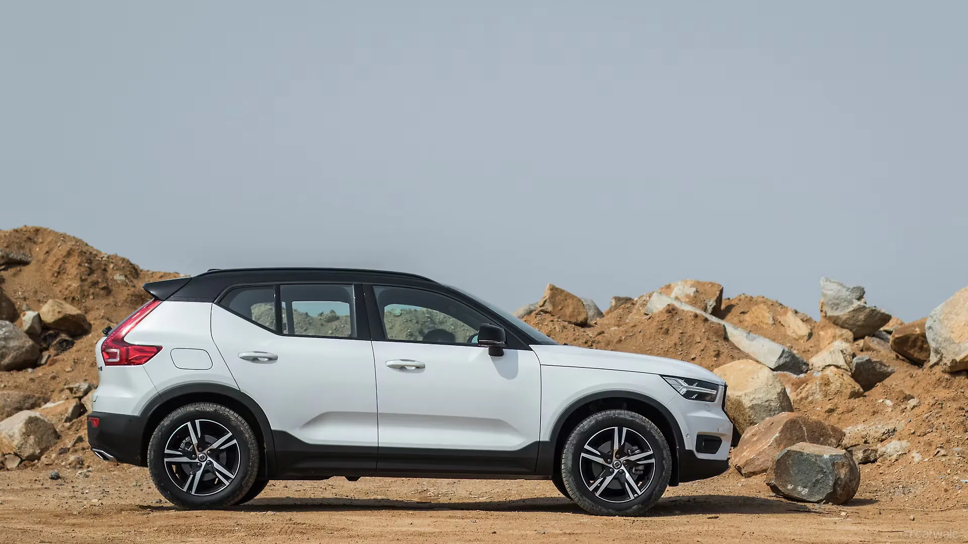 XC40 Right Side Image, XC40 Photos in India - CarWale