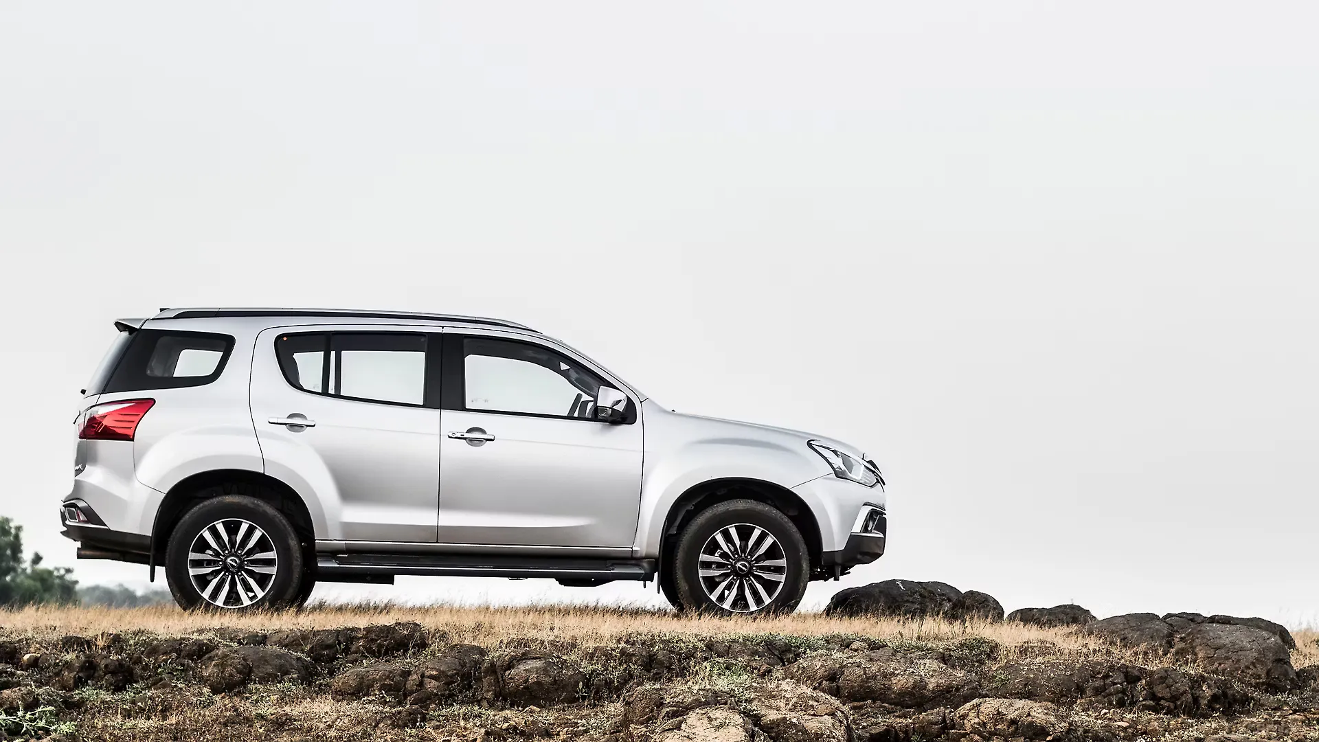 MU-X Exterior Image, MU-X Photos in India - CarWale