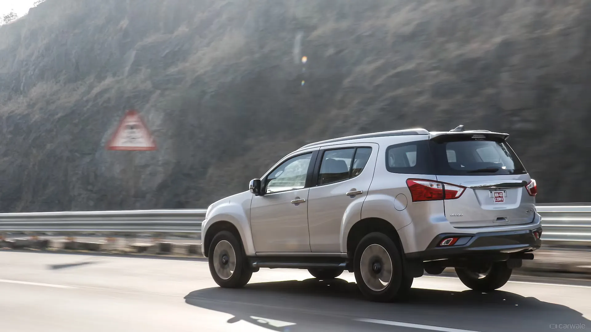 MU-X Exterior Image, MU-X Photos in India - CarWale