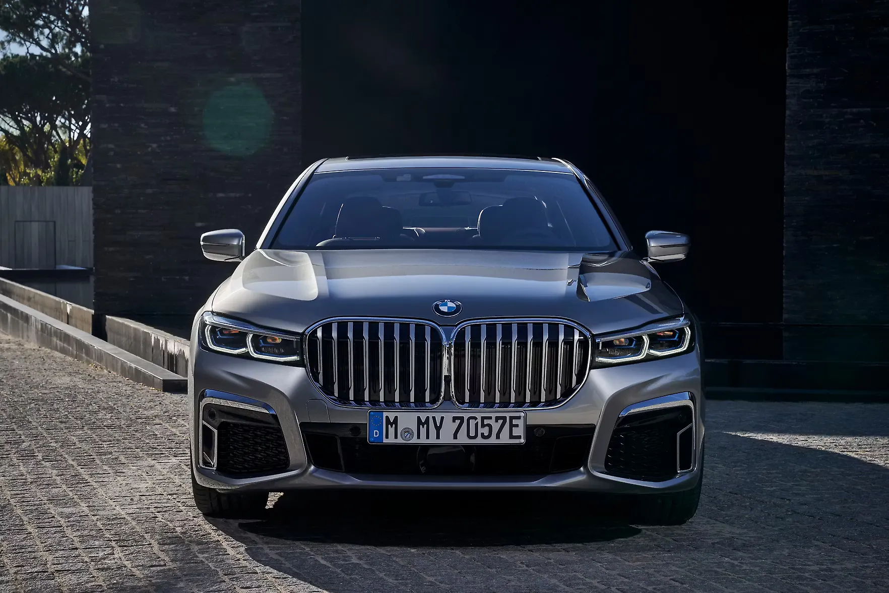 7 Series Front View Image, 7 Series Photos in India - CarWale