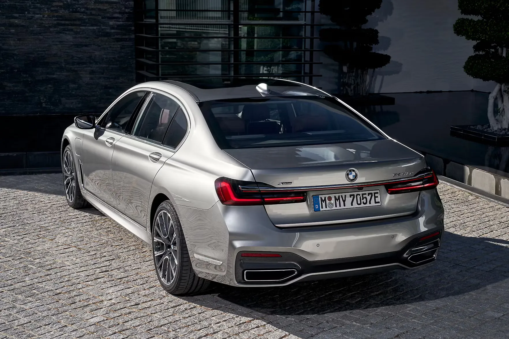 7 Series Rear View Image, 7 Series Photos in India - CarWale