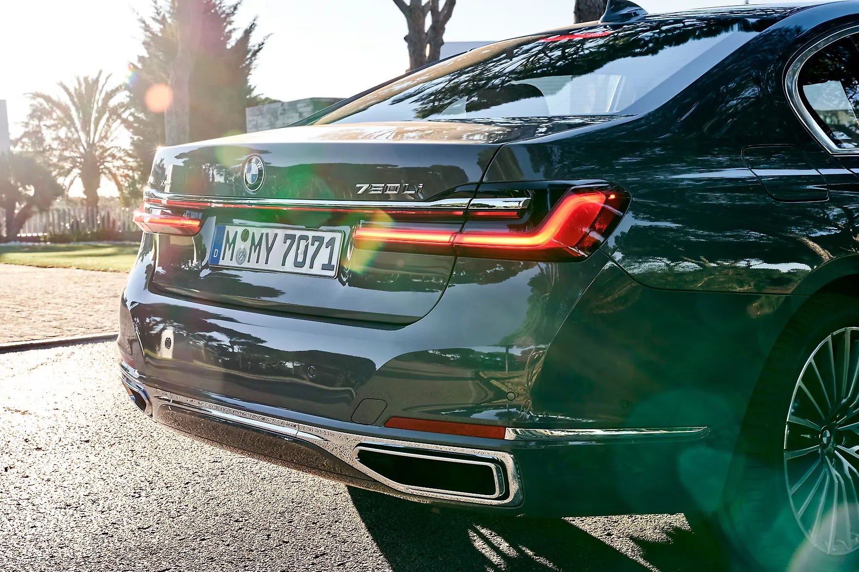 7 Series Rear View Image, 7 Series Photos in India - CarWale