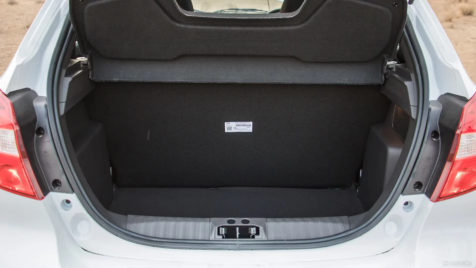 Figo Interior Image, Figo Photos in India - CarWale