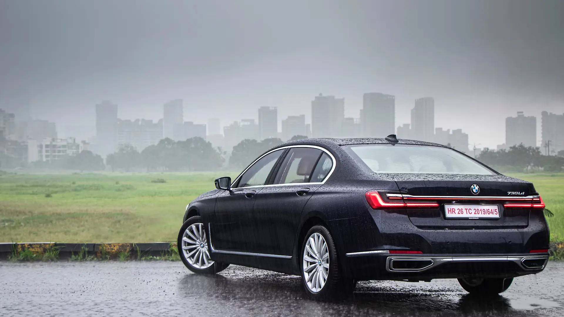 7 Series Exterior Image, 7 Series Photos in India - CarWale