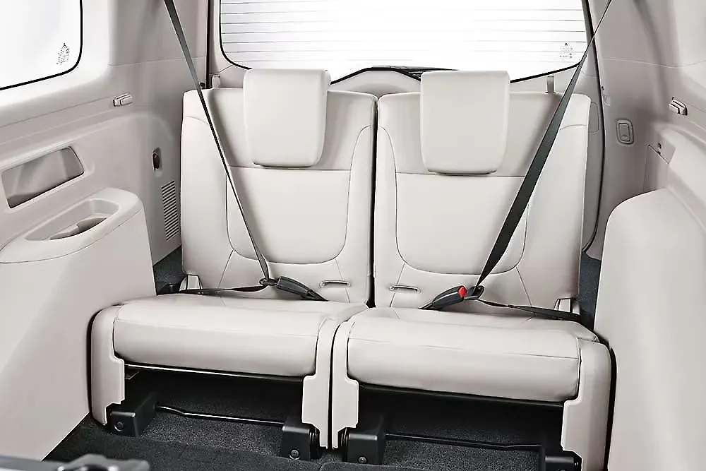 Pajero Sport Rear Seat Space Image, Pajero Sport Photos in India - CarWale