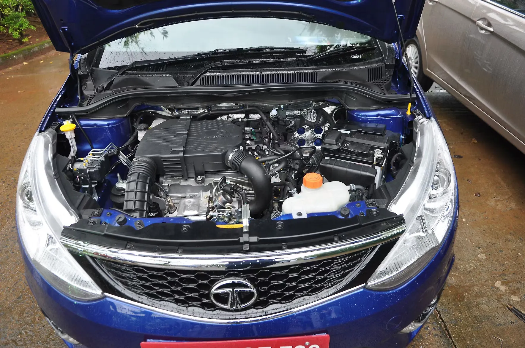 Zest Engine Bay Image, Zest Photos in India - CarWale