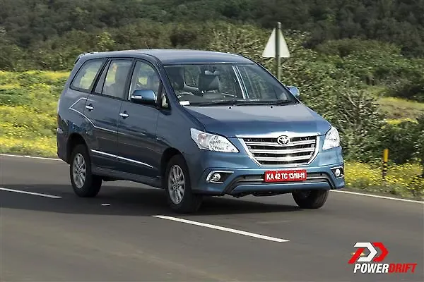 Innova [2013-2014] Right Front Three Quarter Image, Innova [2013-2014 ...