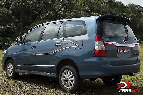 Innova [2013-2014] Rear View Image, Innova [2013-2014] Photos in India ...