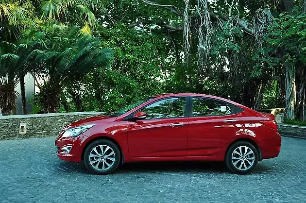 Fluidic Verna 4S [2015-2016] Left Side View Image, Fluidic Verna 4S ...