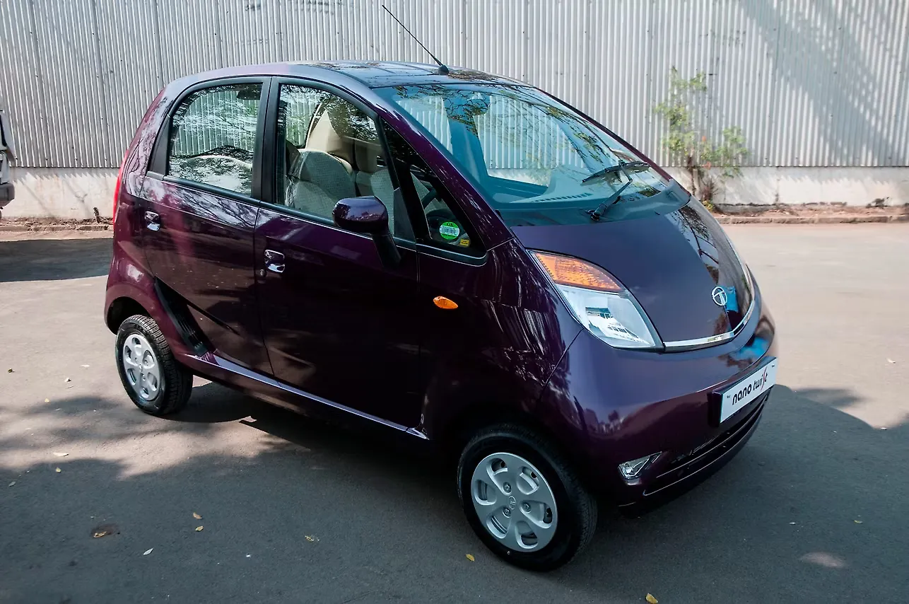 Nano Right Front Three Quarter Image, Nano Photos in India - CarWale