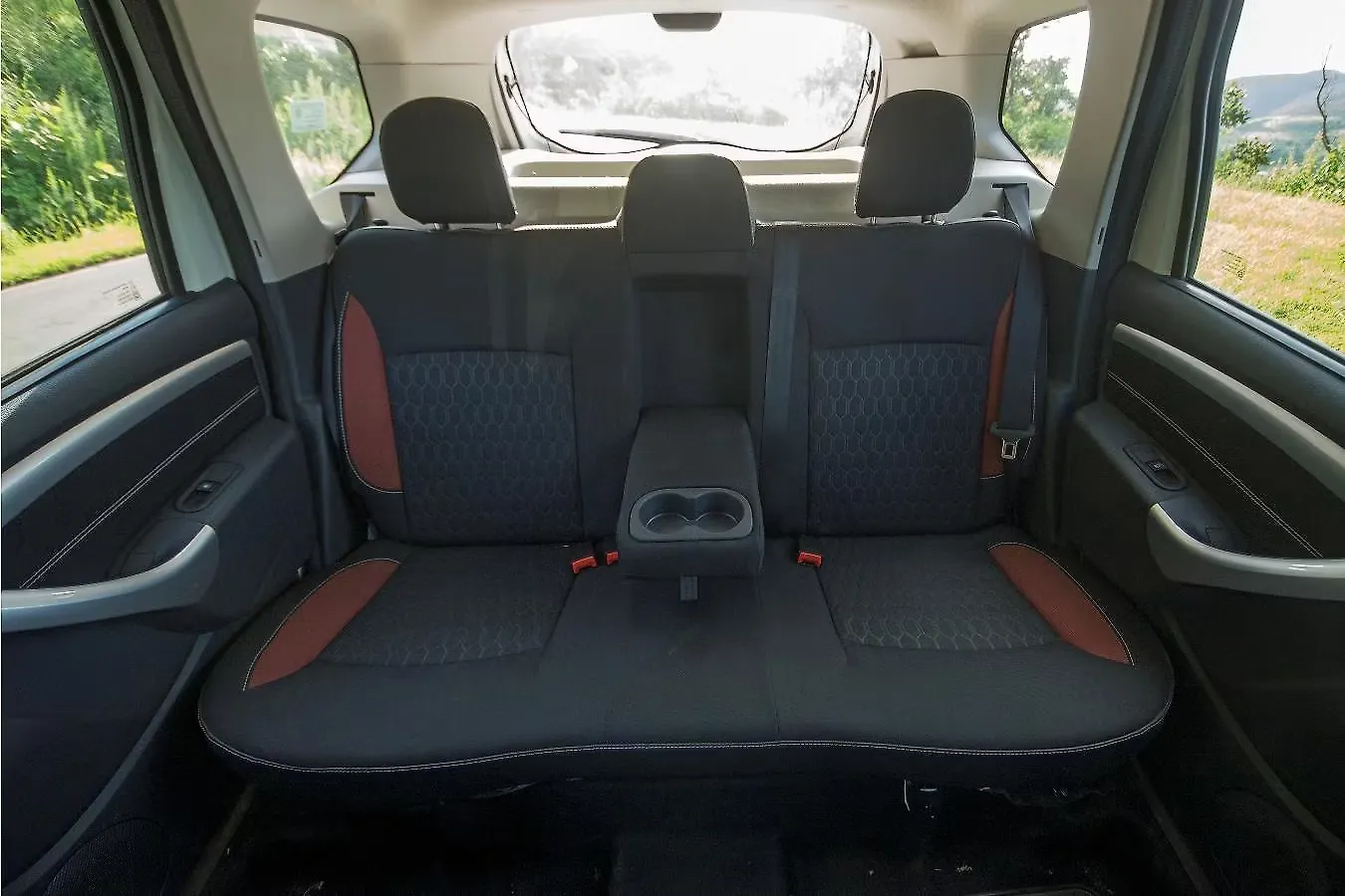 Duster [2012-2015] Rear Seat Space Image, Duster [2012-2015] Photos in ...