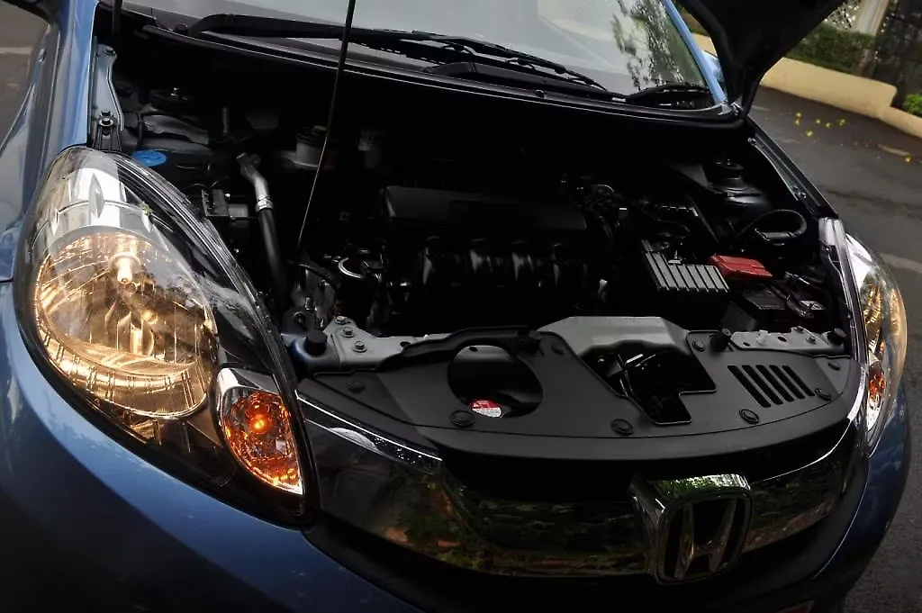 Mobilio Engine Bay Image, Mobilio Photos in India - CarWale