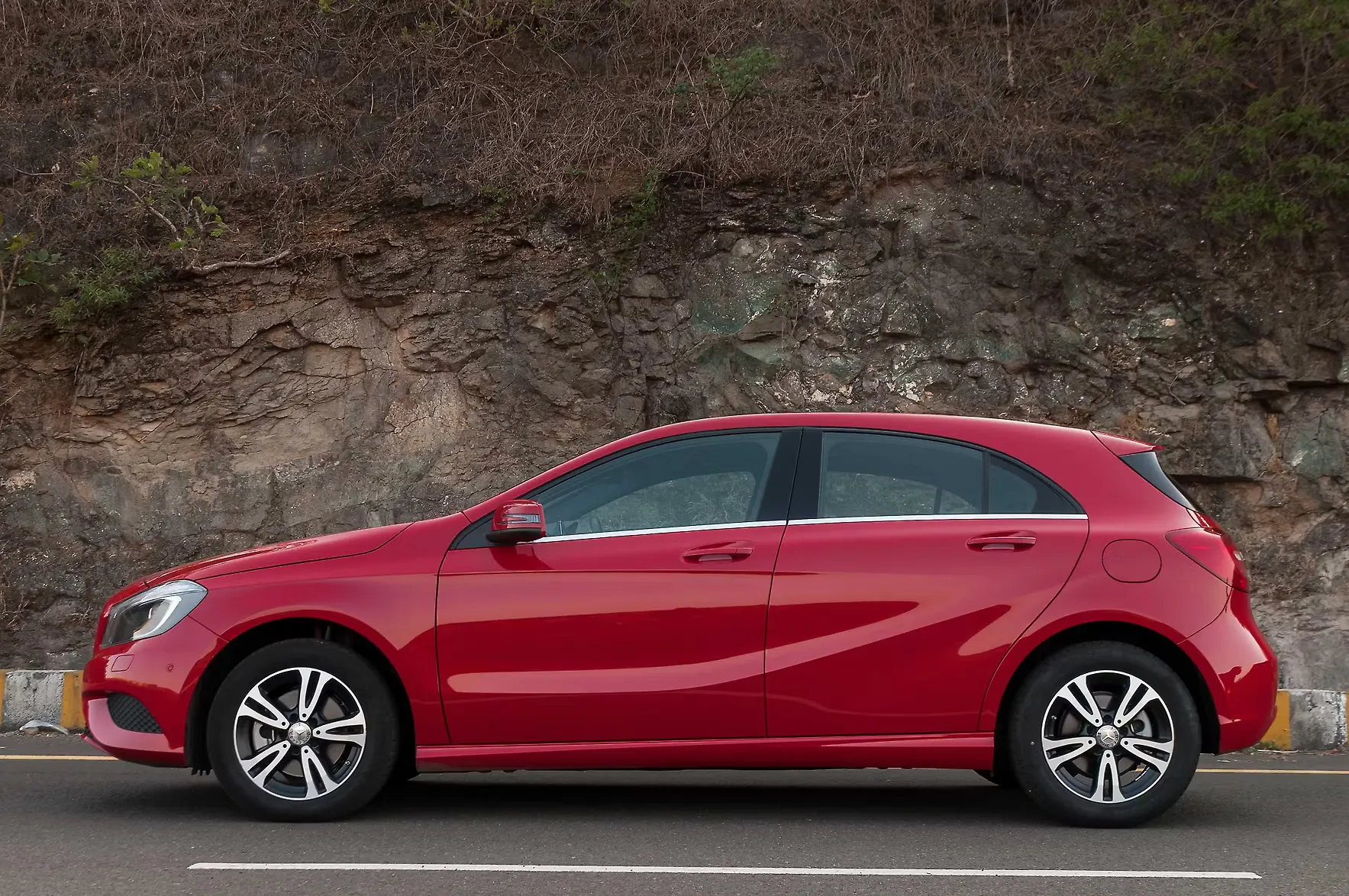A Class [2013 2015] Left Side View Image A Class [2013 2015] Photos In