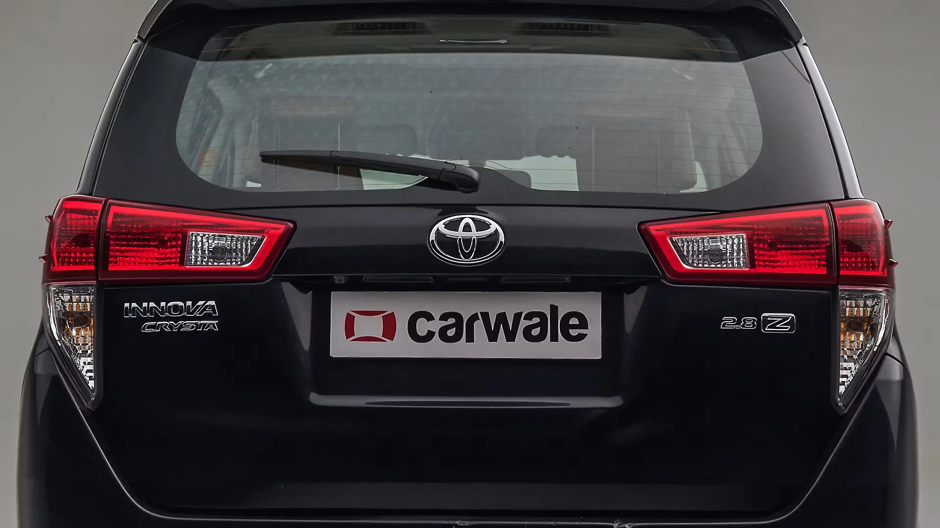 Innova Crysta Closed Boot/Trunk Image, Innova Crysta Photos in India ...