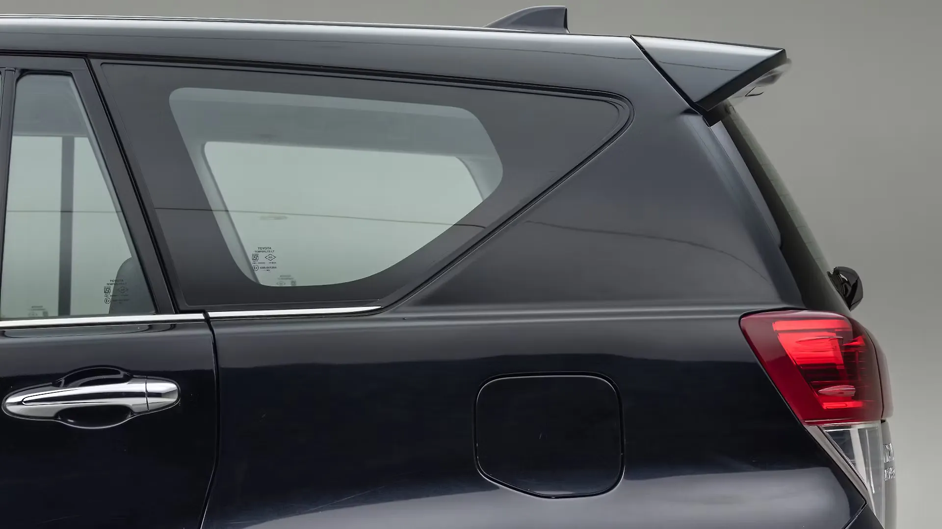 Innova Crysta Rear Quarter Glass Image, Innova Crysta Photos in India ...