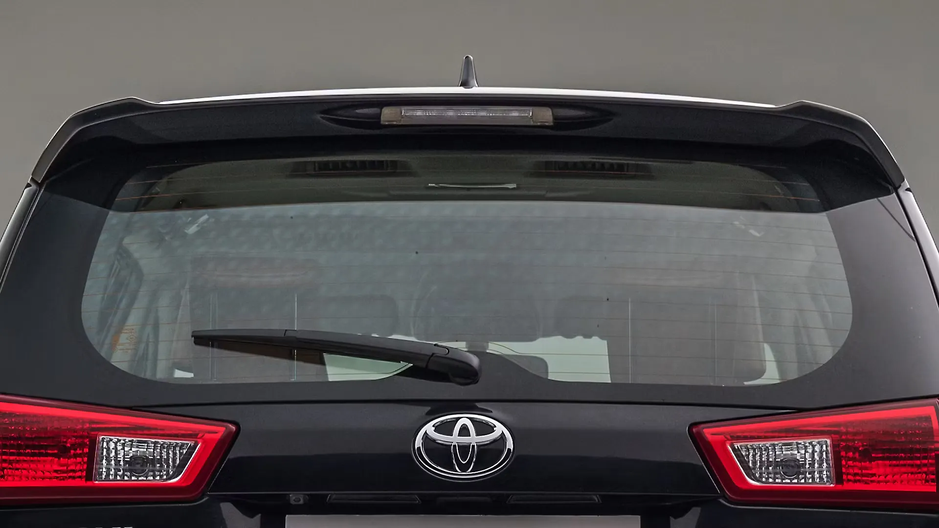 Innova Crysta Rear Windshield/Windscreen Image, Innova Crysta Photos in ...