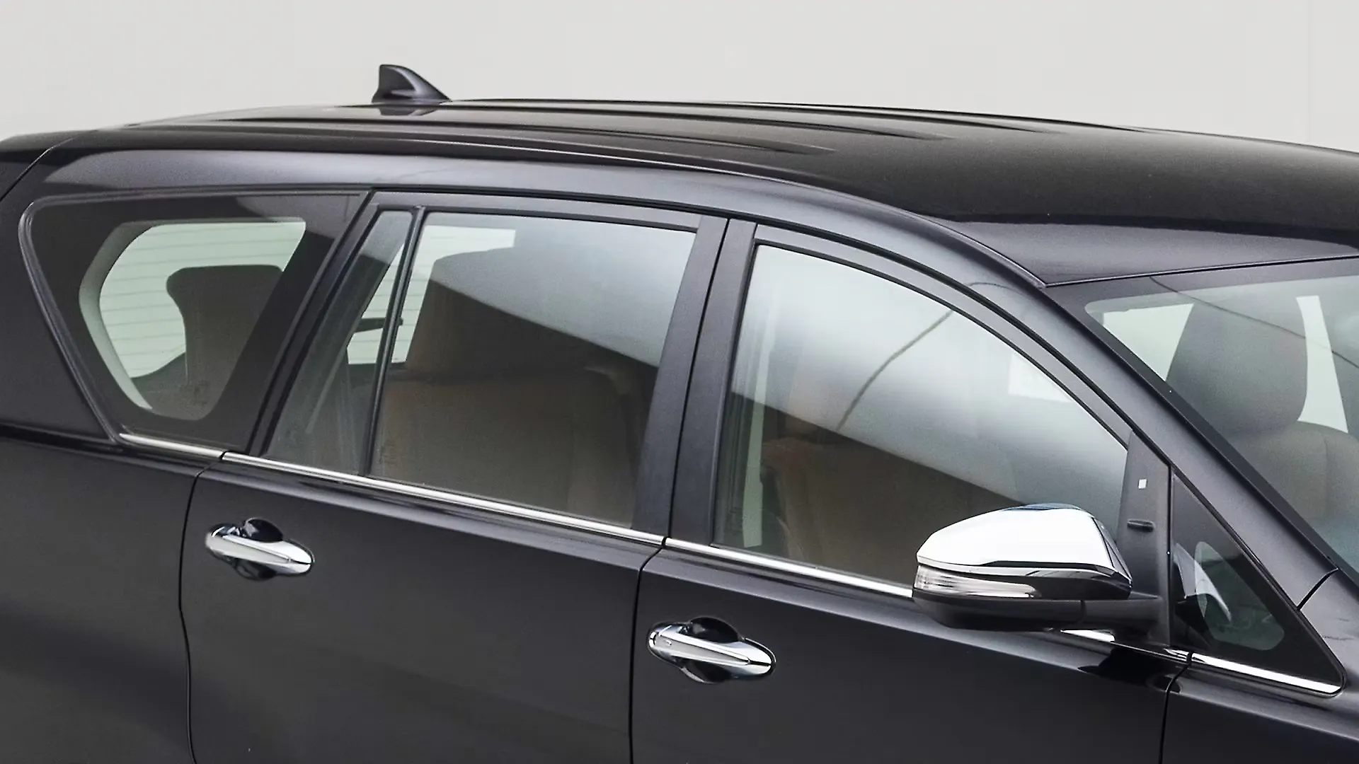 Innova Crysta [2016-2020] Side Glass Housing Image, Innova Crysta [2016 ...