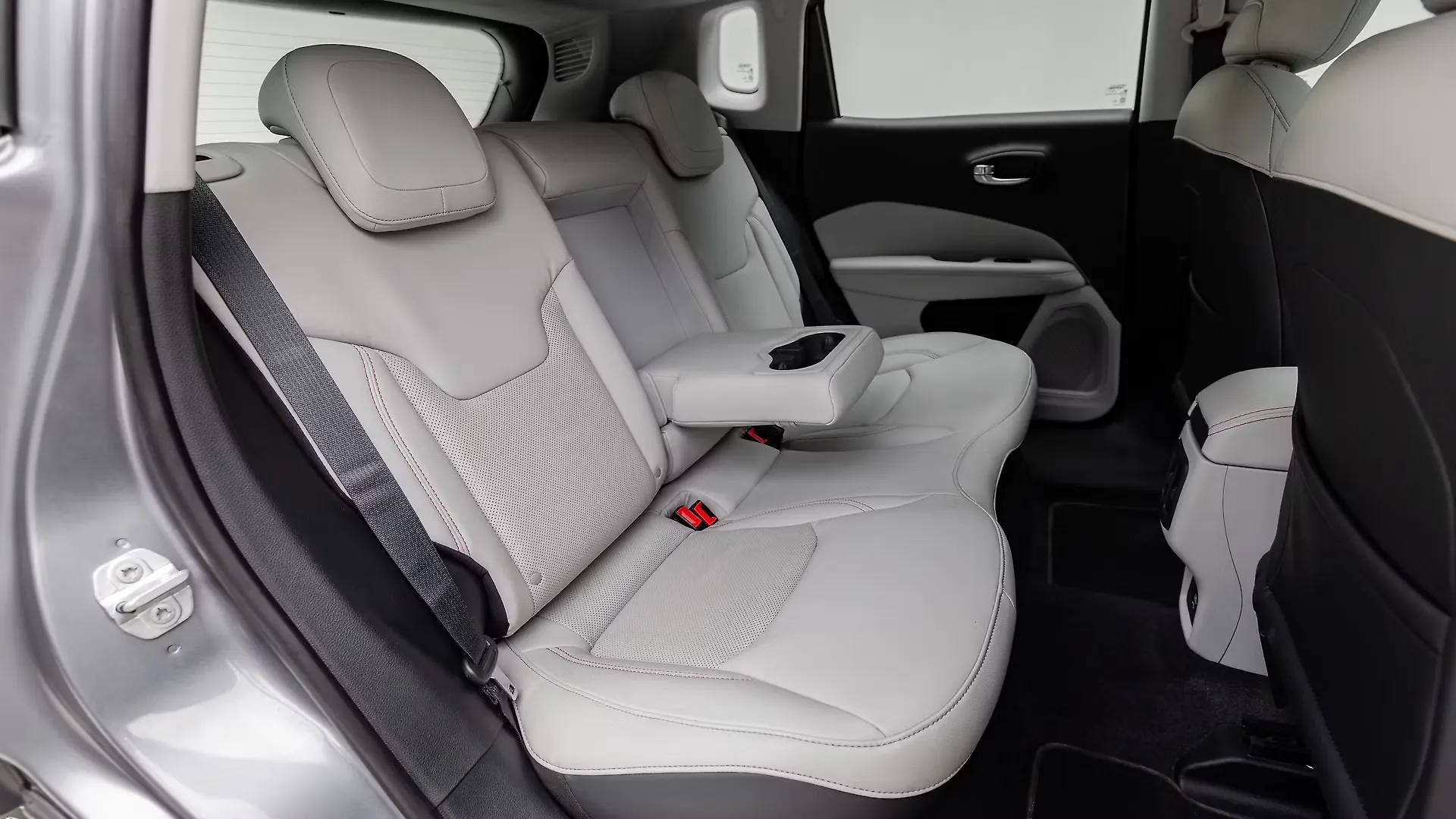 Compass Rear Seats Image, Compass Photos in India - CarWale