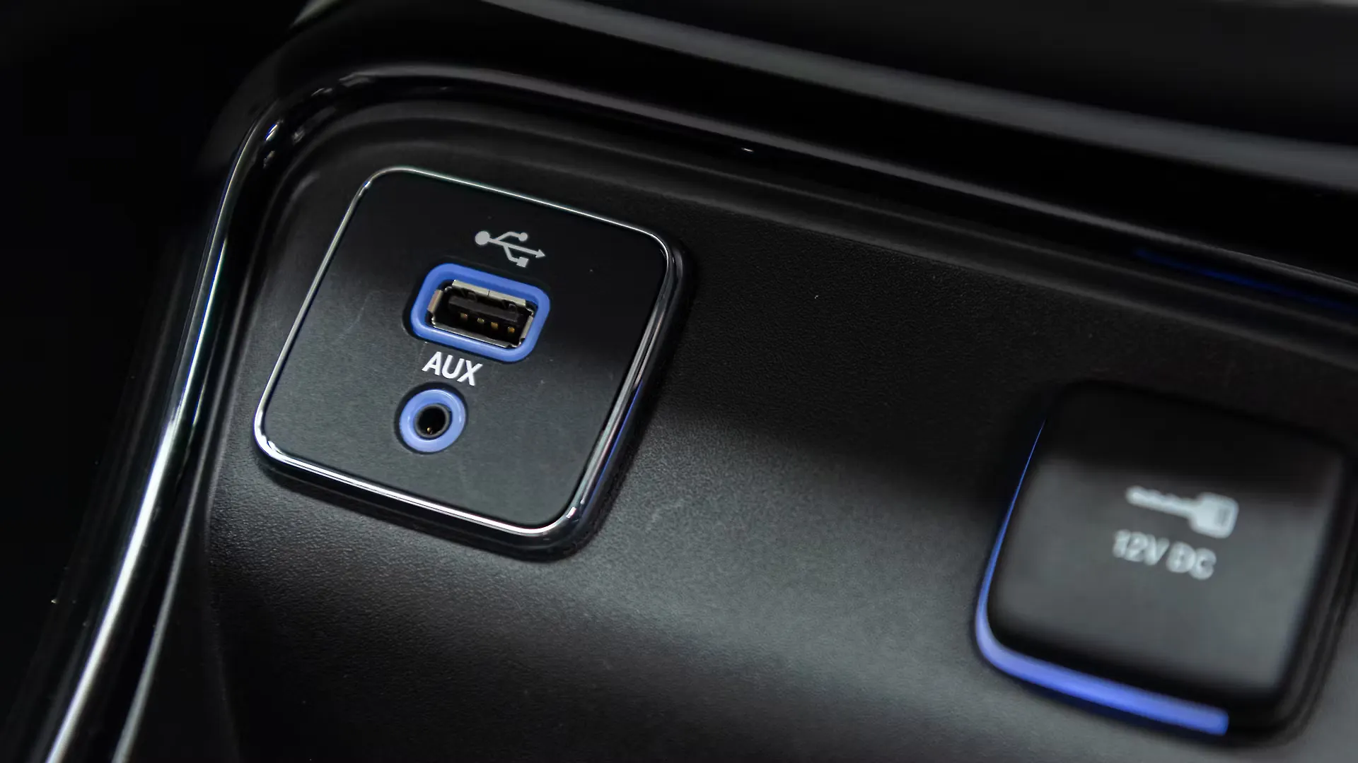 Compass USB Port/AUX/Power Socket/Wireless Charging Image, Compass ... Compass USB Port/AUX/Power Socket/Wireless Charging Image, Compass ...