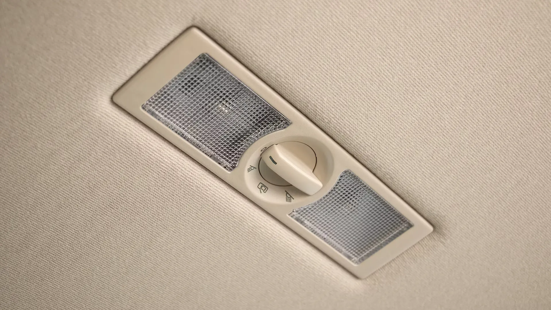 Vento Rear Row Roof Mounted Cabin Lamps Image, Vento Photos in India ...