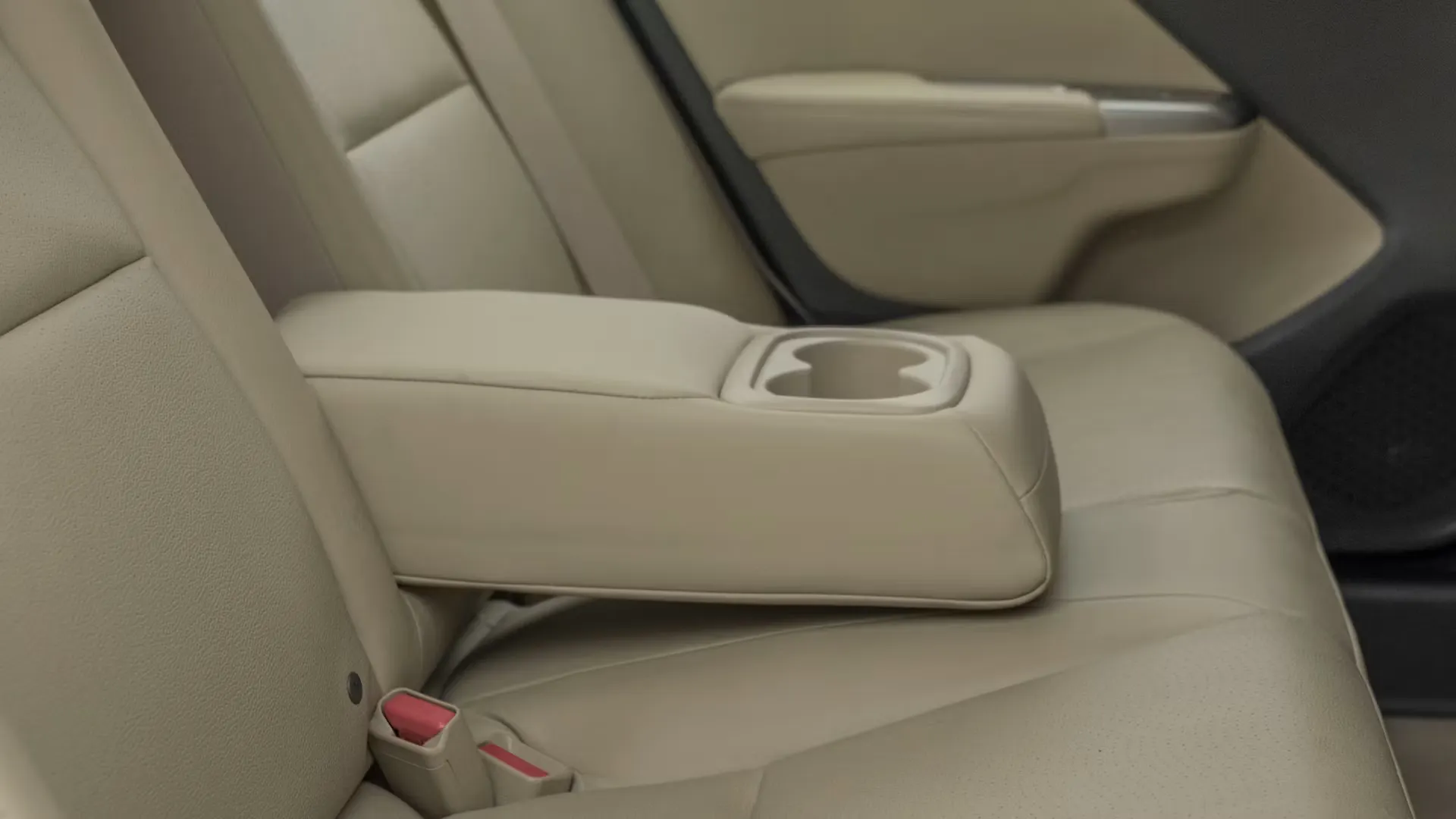 City Rear Row Centre Arm Rest Image, City Photos in India - CarWale