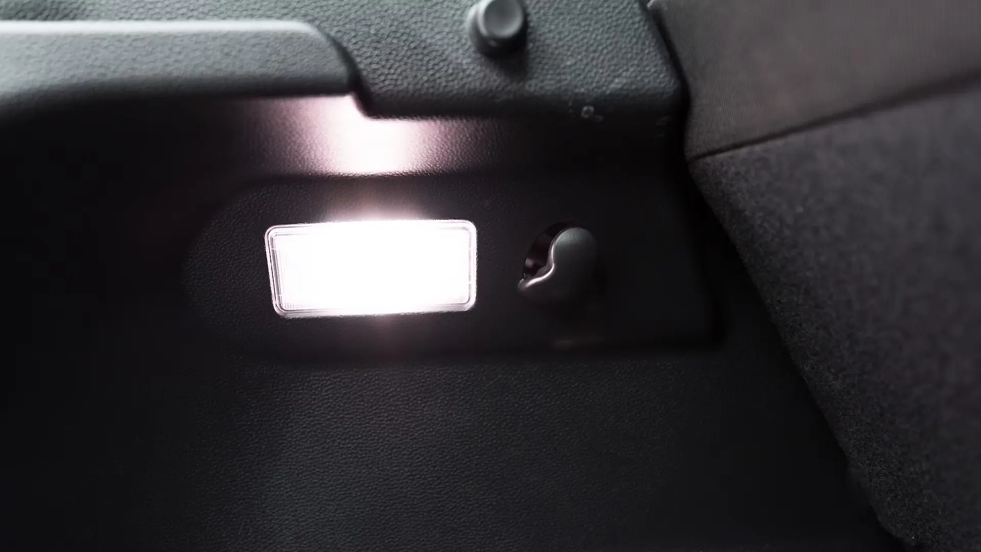 Grand i10 Boot Light Image, Grand i10 Photos in India - CarWale