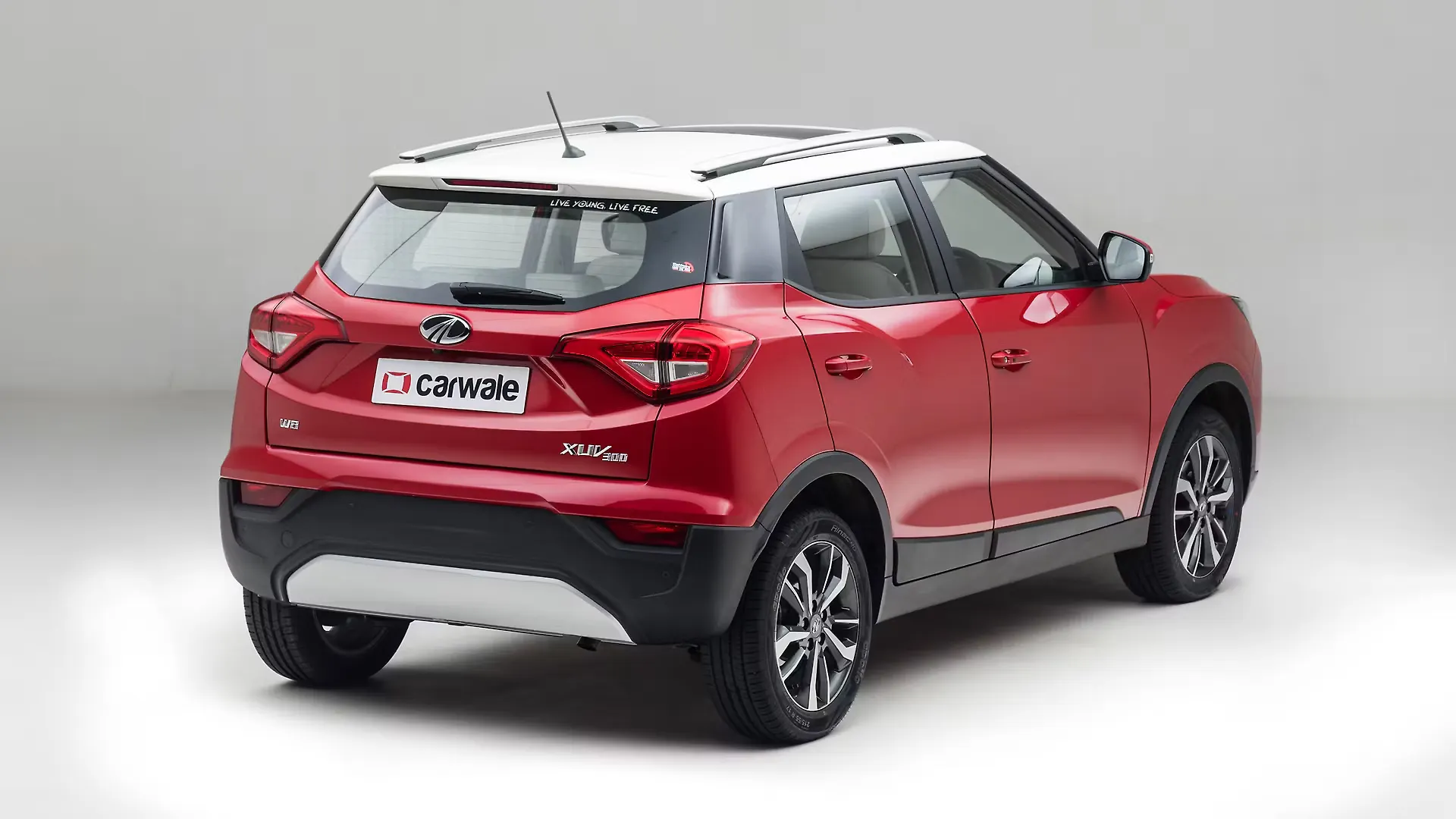 XUV300 Right Rear Three Quarter Image, XUV300 Photos in India - CarWale