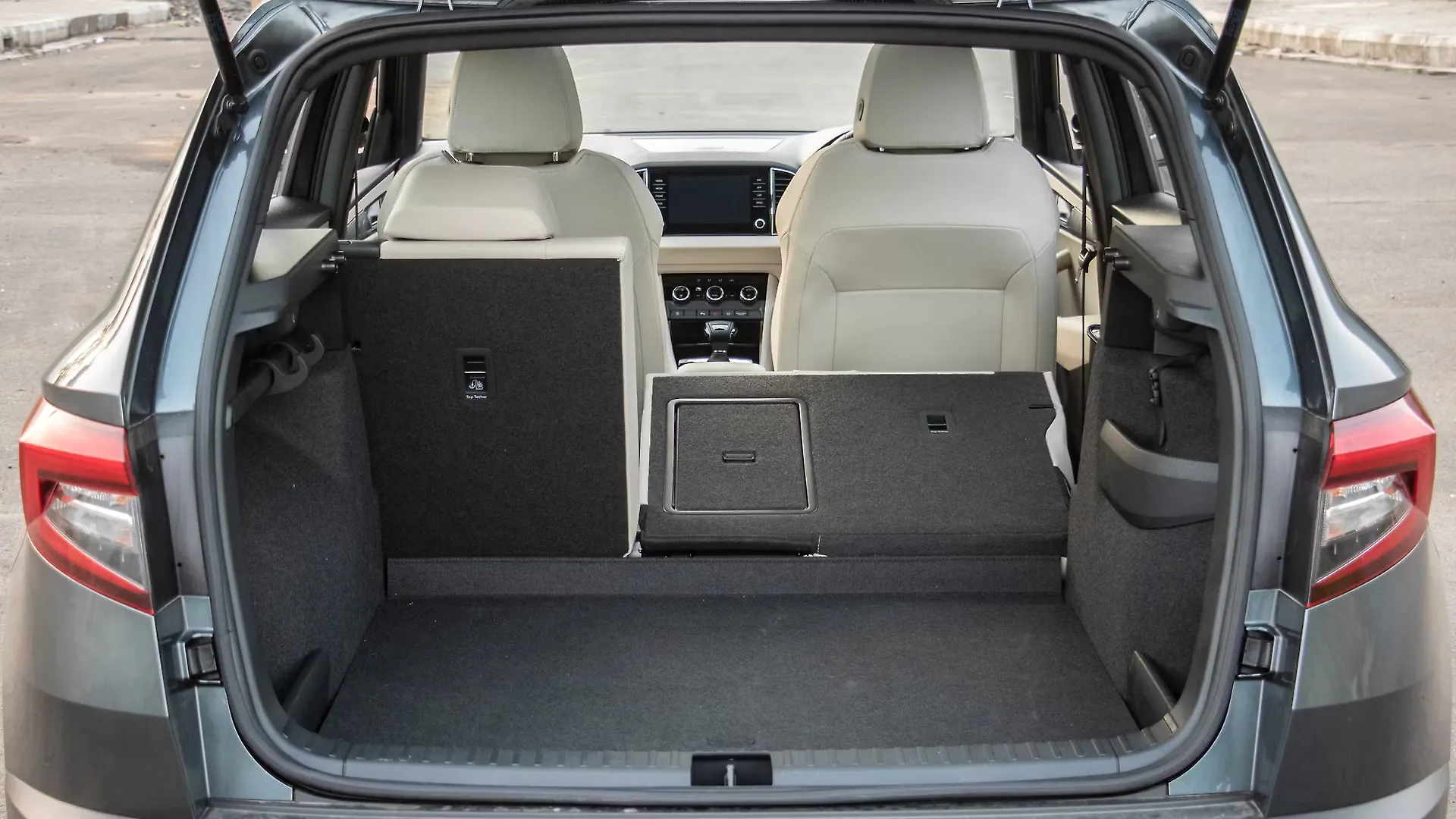 Karoq Bootspace Rear Split Seat Folded Image, Karoq Photos in India ...