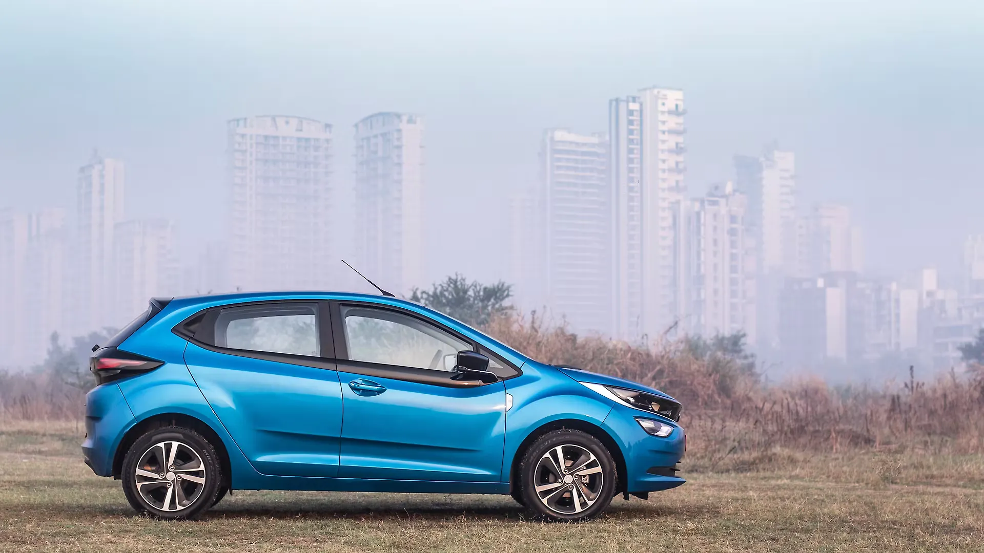 Altroz Right Side View Image, Altroz Photos in India - CarWale