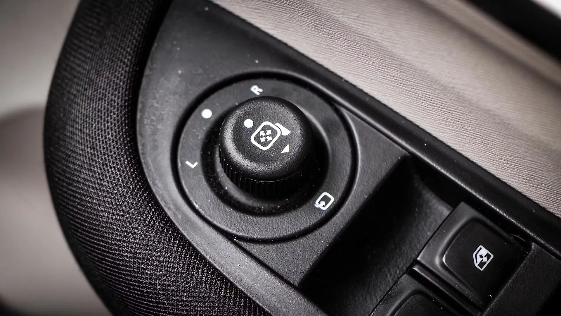 Altroz Outer Rear View Mirror ORVM Controls Image, Altroz Photos in ...