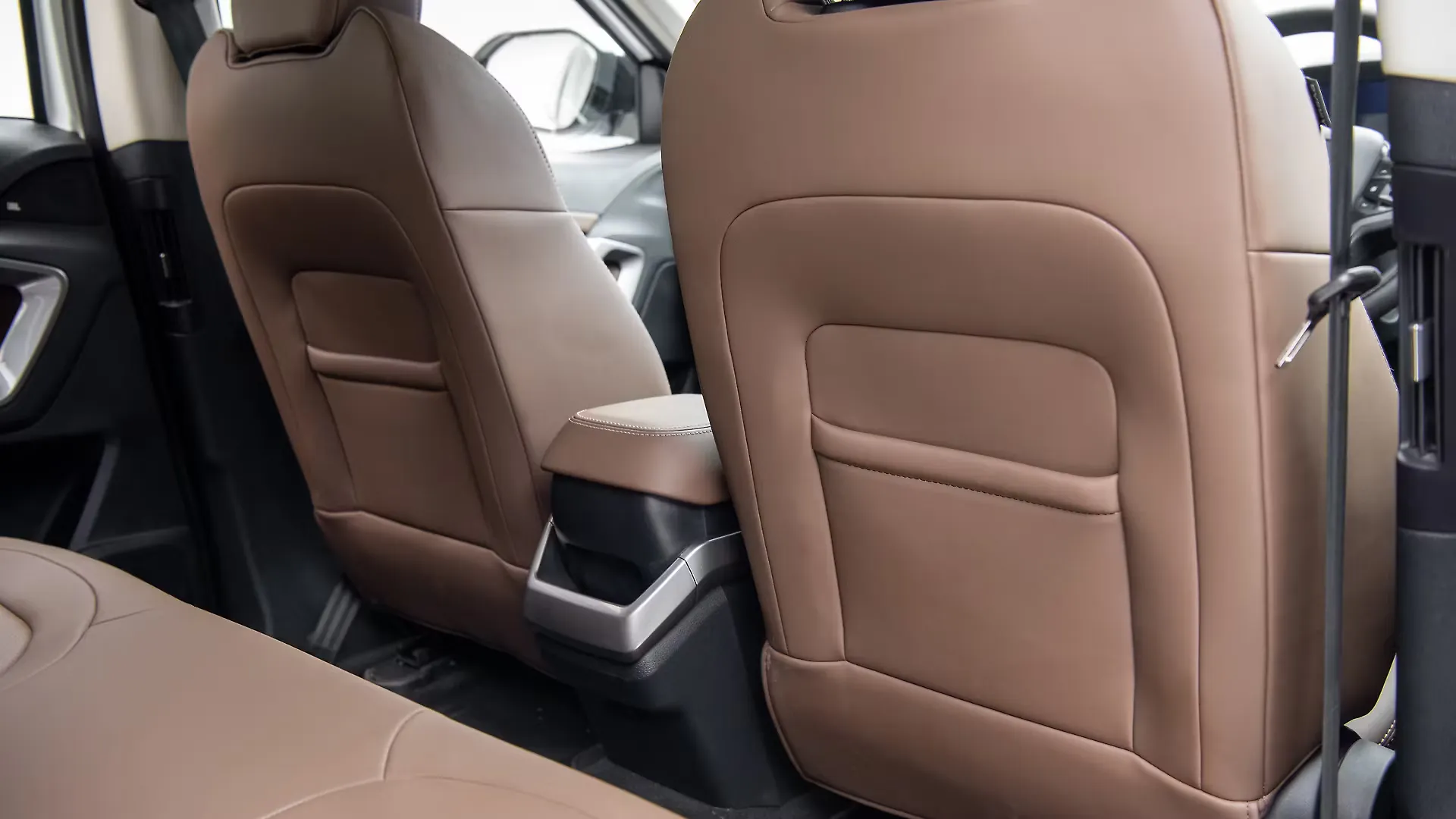 Harrier Front Seat Back Pockets Image, Harrier Photos in India - CarWale